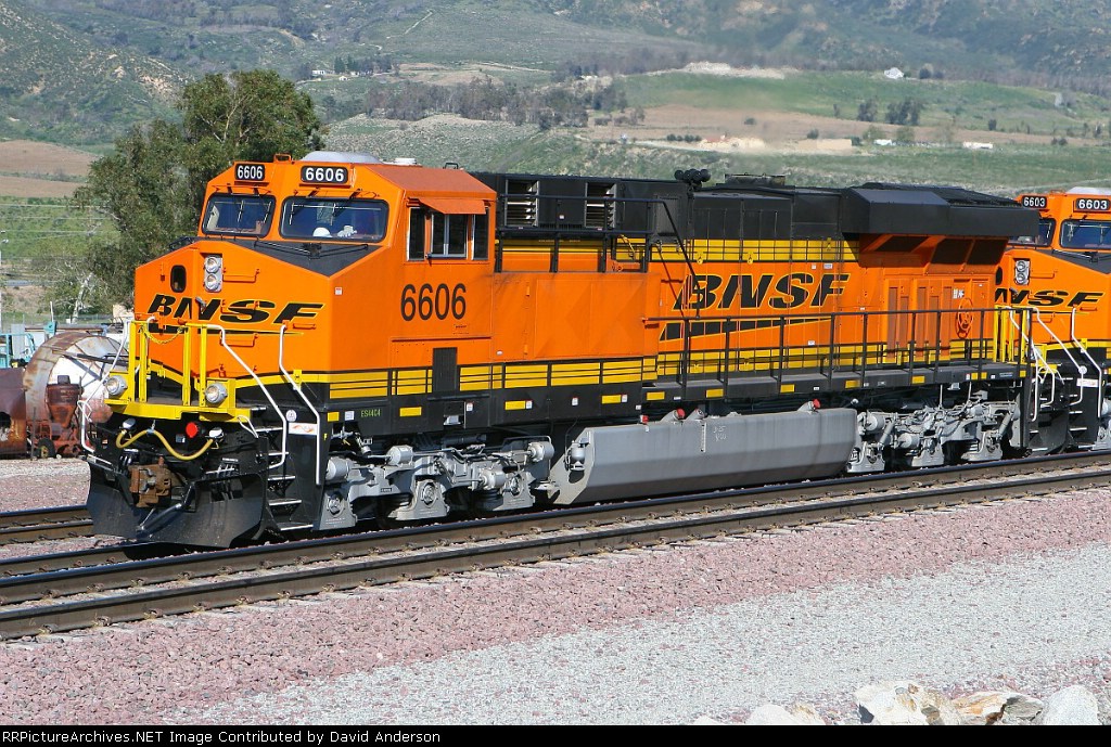 BNSF 6606